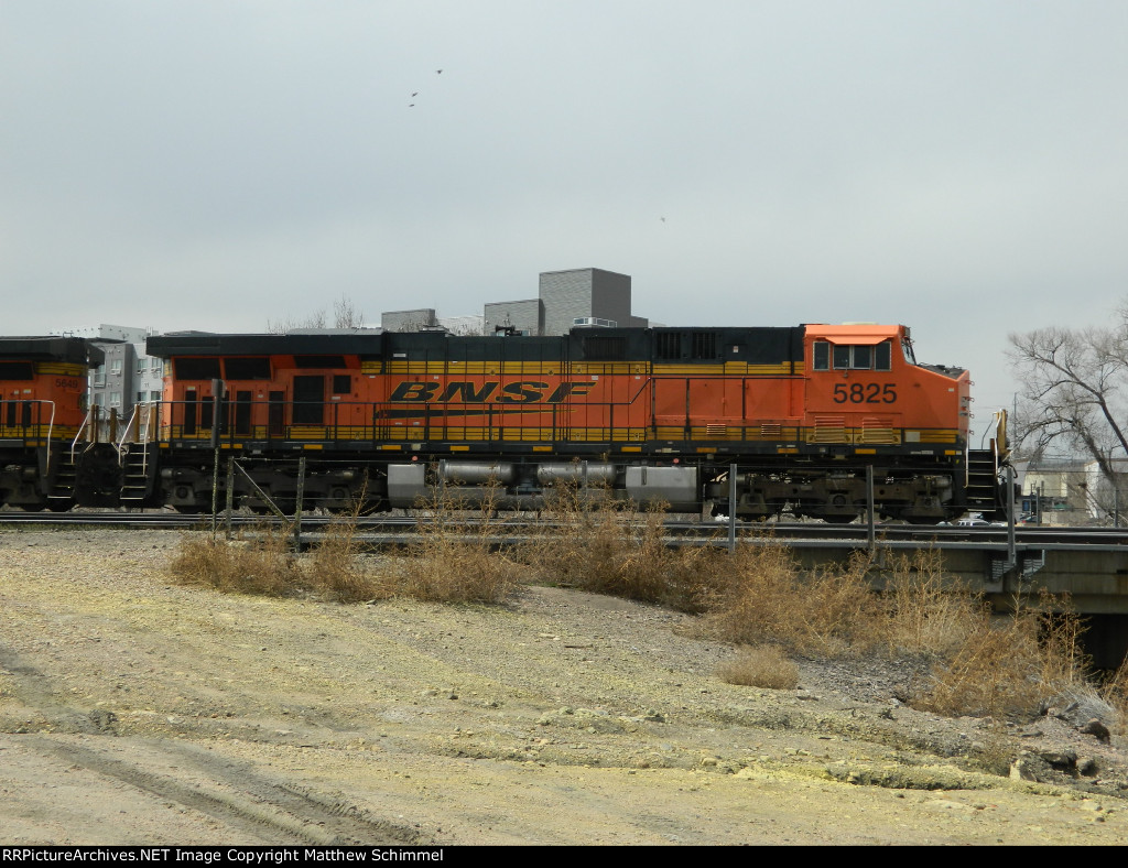 BNSF 5825